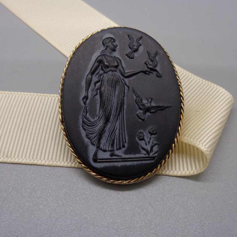 Vintage Cameo Brooch - Etsy