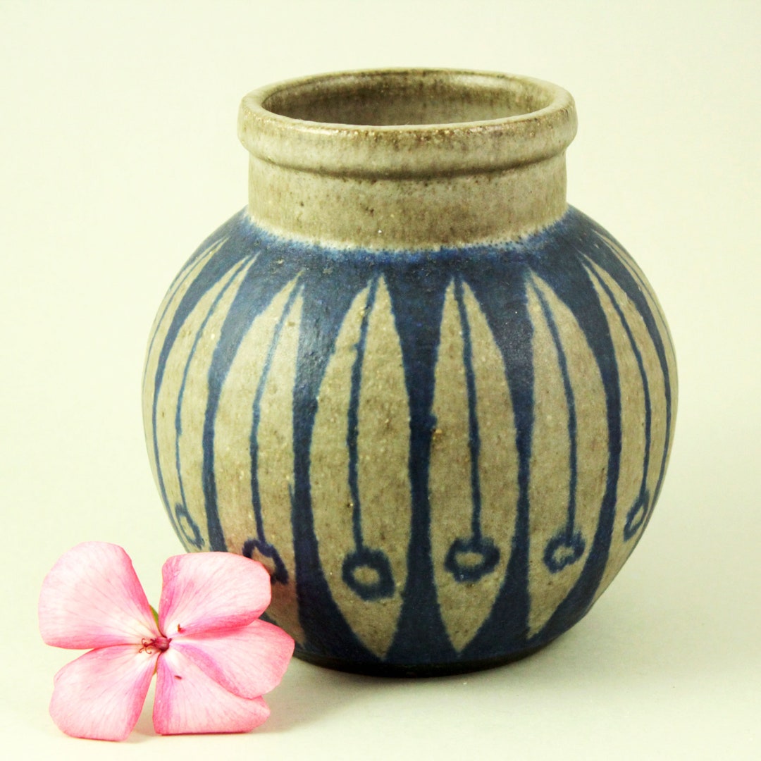 Thomas Toft Studio, Denmark. Round Vase. Mid Century Modern - Etsy