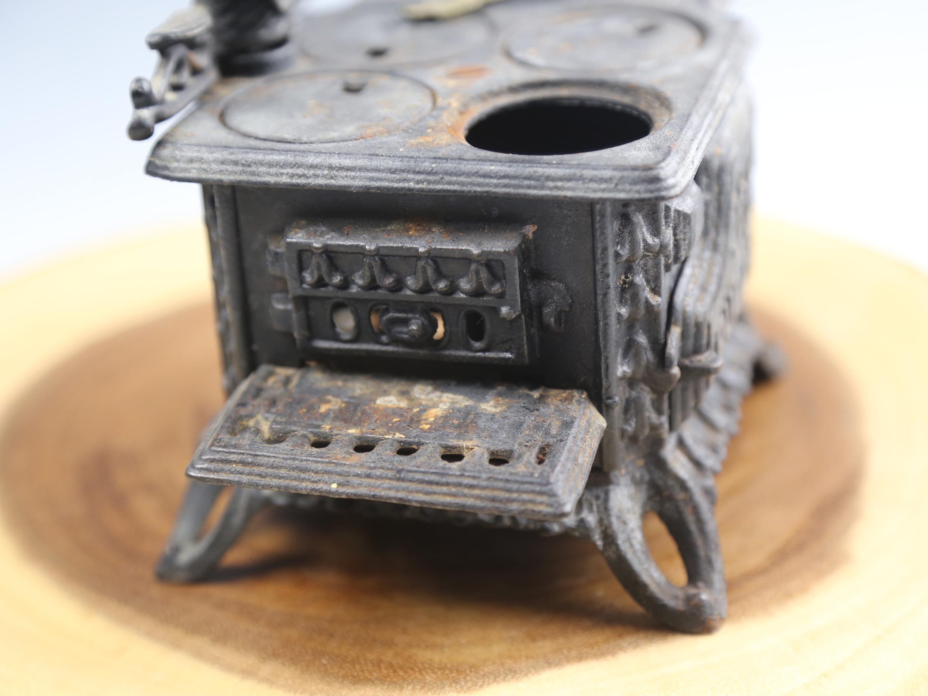 Antique Mini Cast Iron Stove "queen", Vintage Doll House Kitchen Stove ...