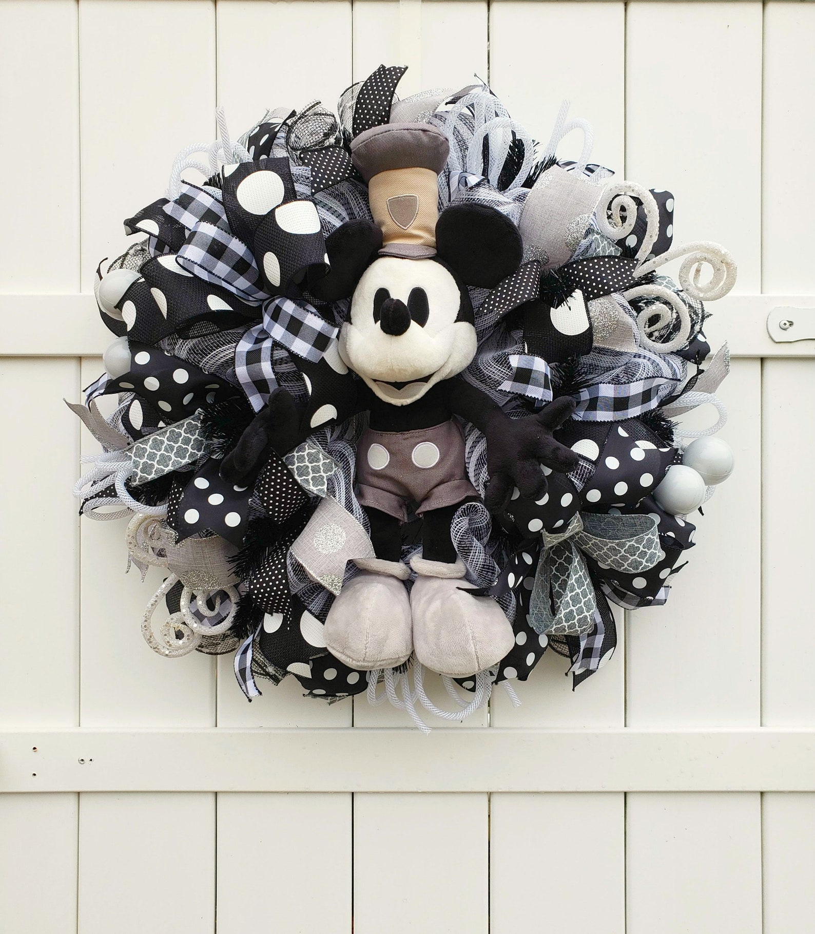 Character Wreath Classic Character Wreath for Front Door - Etsy