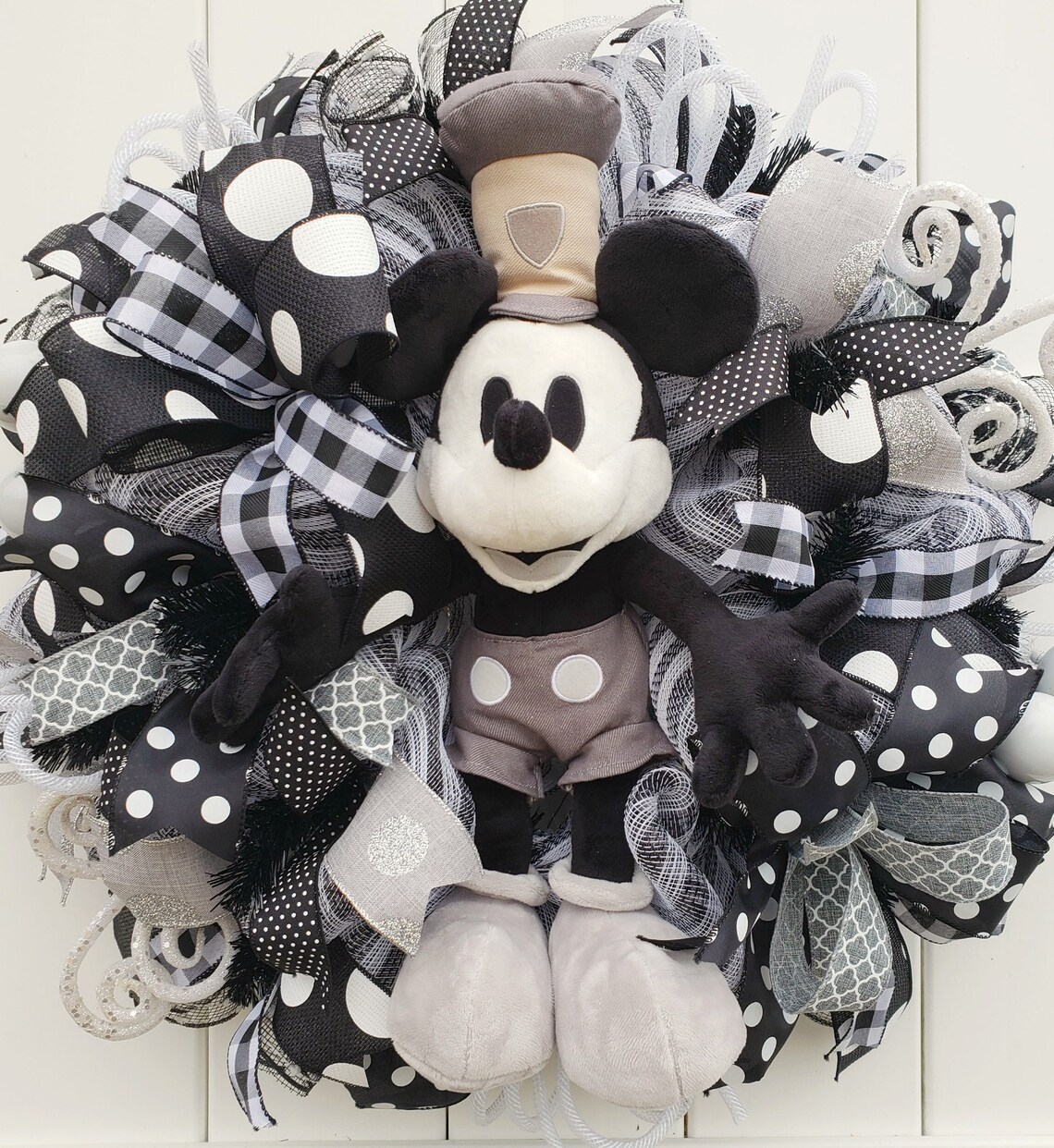 Character Wreath Classic Character Wreath for Front Door - Etsy