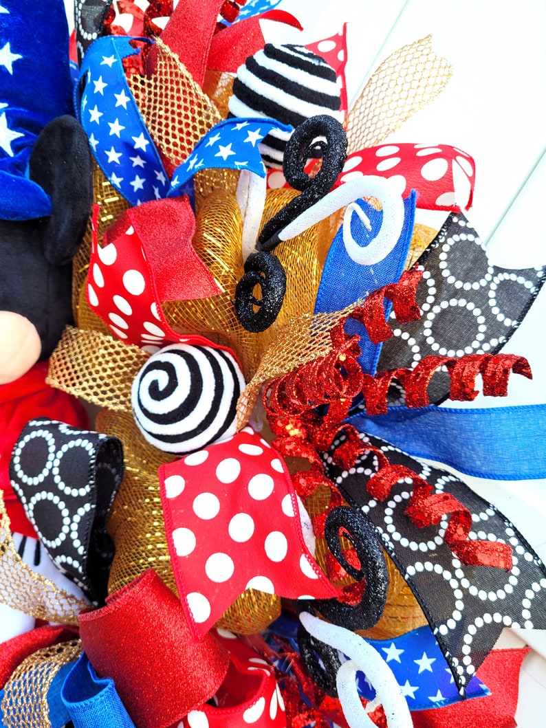 Mouse Wreath, Sorcerer Wreath, Character Wreath, Classic Character ...