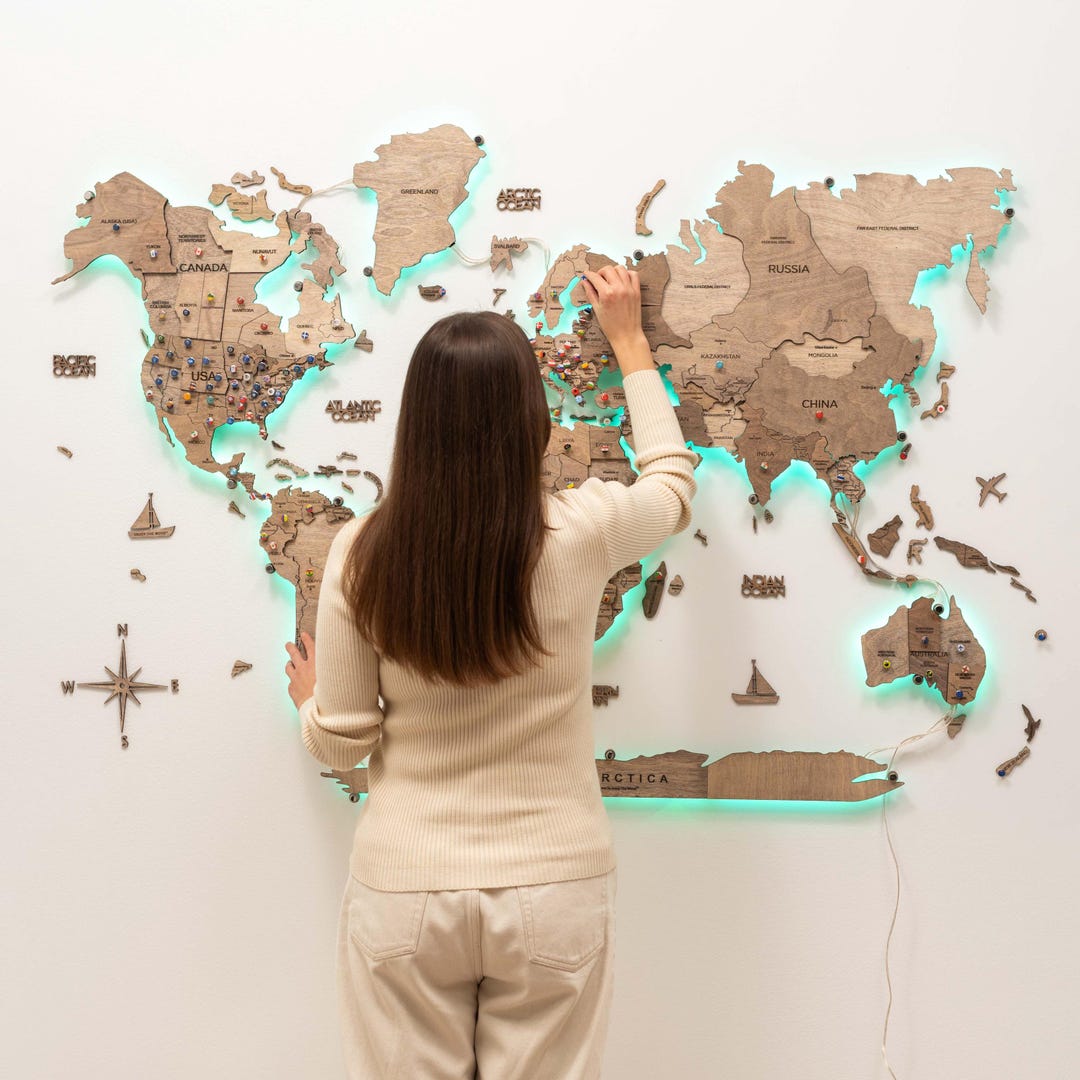 Wooden World Map LED With Push Pins, Weltkarte Pinnwand LED, 3D Map of ...