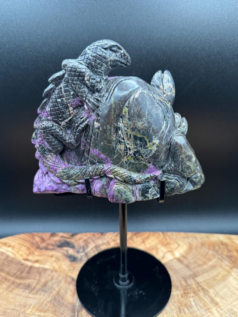 Rare Atlantisite (stichtite & Serpentine) Iguana Skull Carving on ...