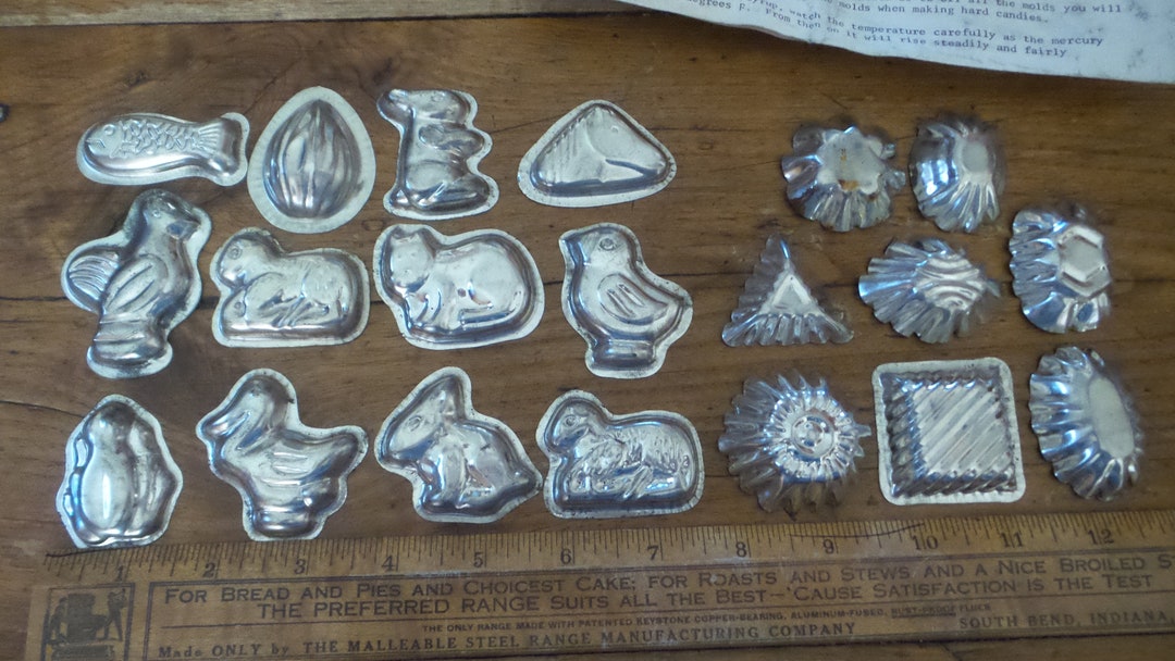 Lot of 20 Vintage TIN MINIATURE MOLDS Tartlets, Animals, Geometric ...