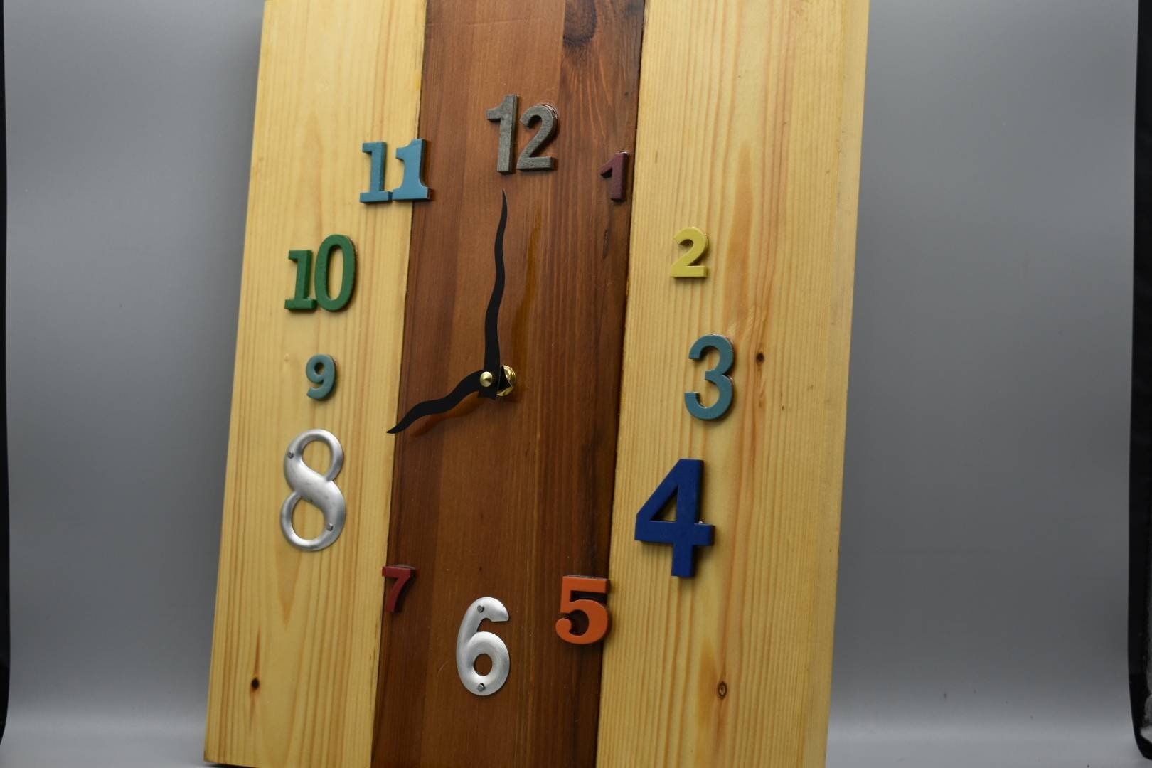 Reloj de madera único con diferentes números de estilo. - Etsy España