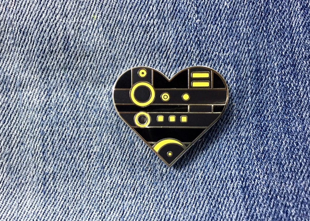 Edward Scissorhands Enamel Pin | Steampunk Heart, Tim Burton Fan - Etsy