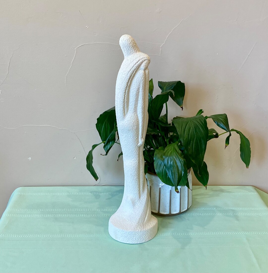 Haeger Lover's Embrace Sculpture Statue, White Textured Pottery ...