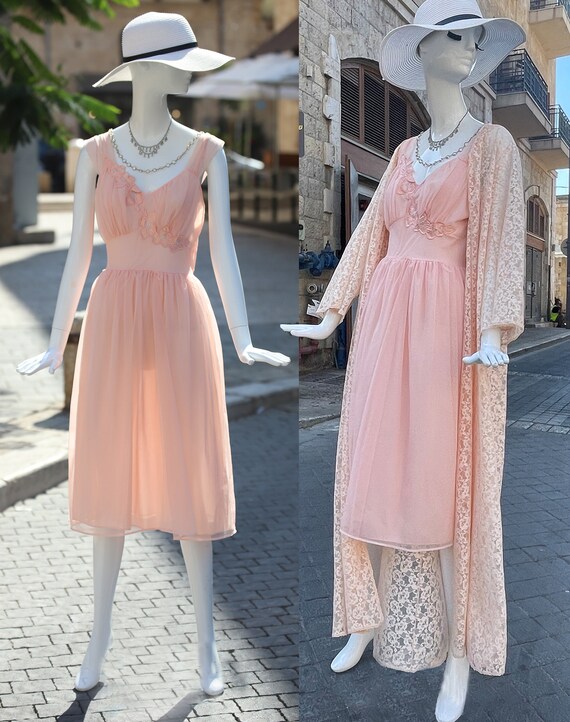 Vintage 1950s Sheer Lined Peach Embellished Negligee,… - Gem