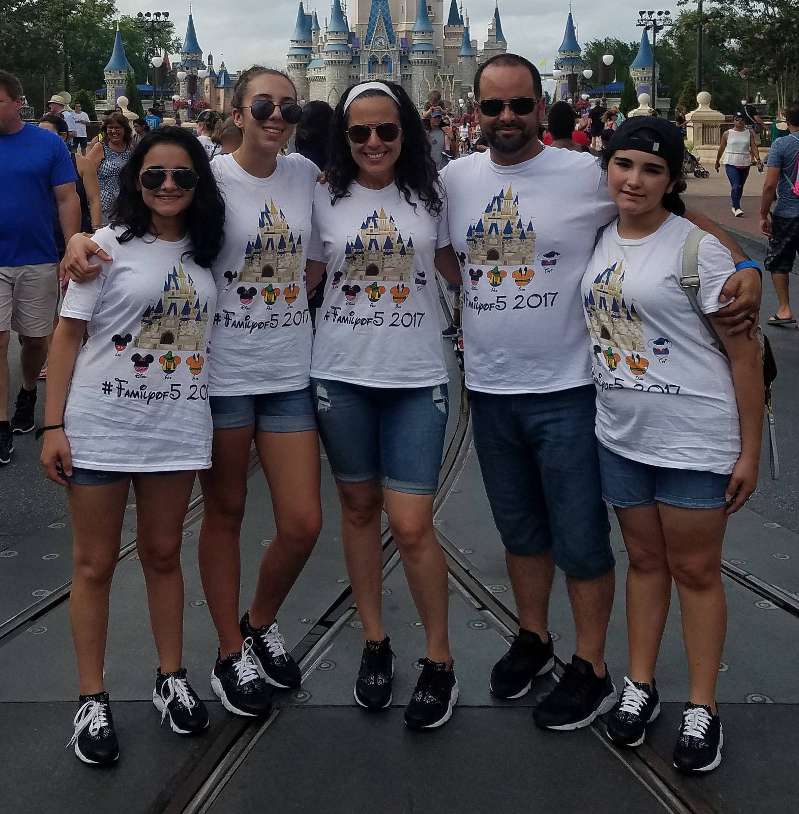 CASTLE With FAVORITE CHARACTER Disney Vacation Disney Group | Etsy