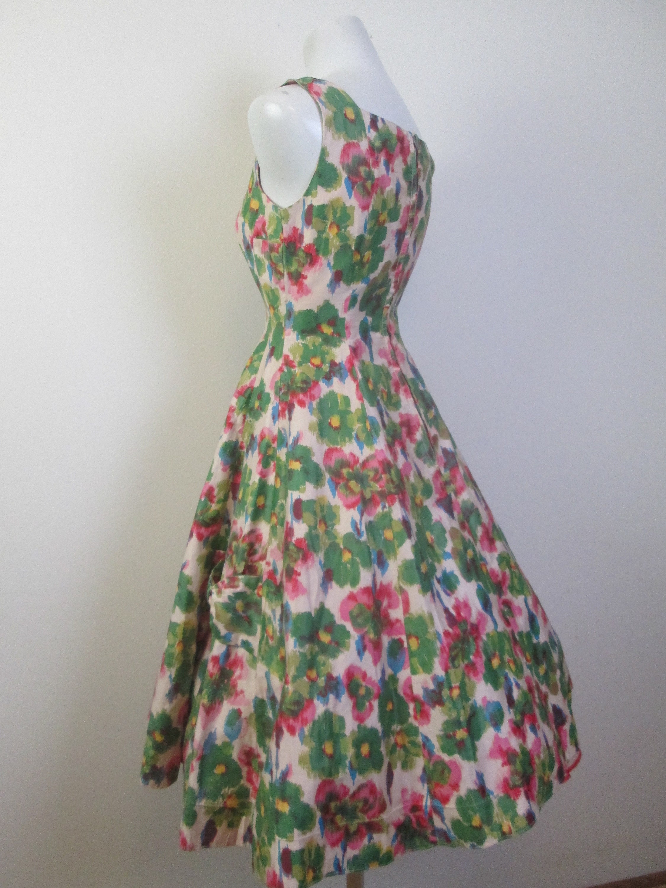 1950s FIT & FLARE Day Dress. Lightweight Splash Print Floral - Etsy