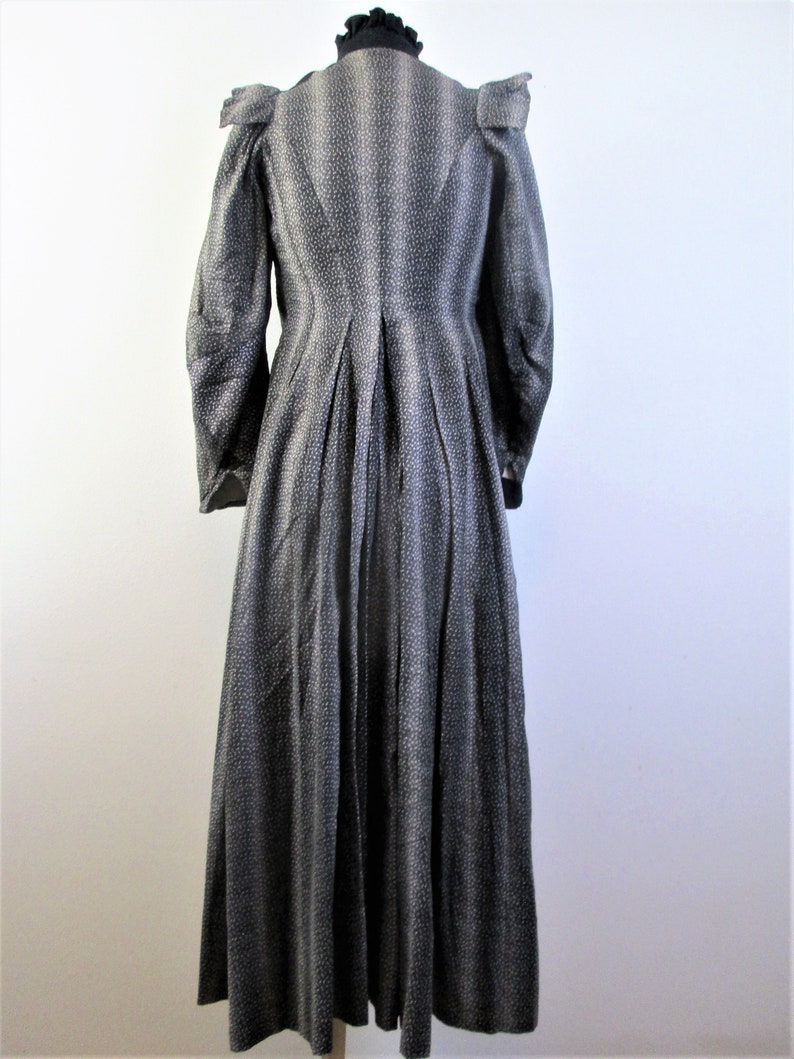 Late VICTORIAN Wrapper Dress. Black & Gray Calico Cotton Print. Intact ...