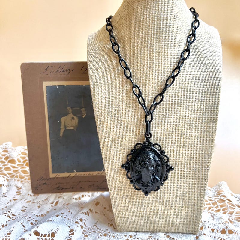 Bakelite Pendant - Etsy