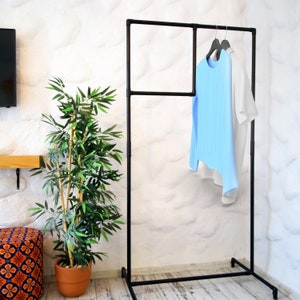Free Standing Clothing Rack, Modern Boutique Display Clothes Rack ...