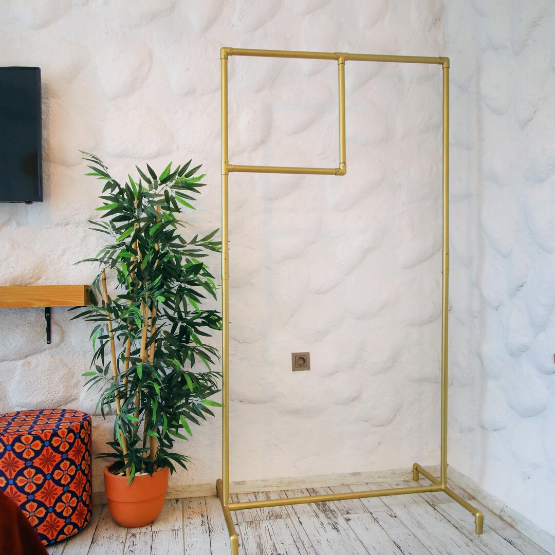 Free Standing Clothing Rack, Modern Boutique Display Clothes Rack ...