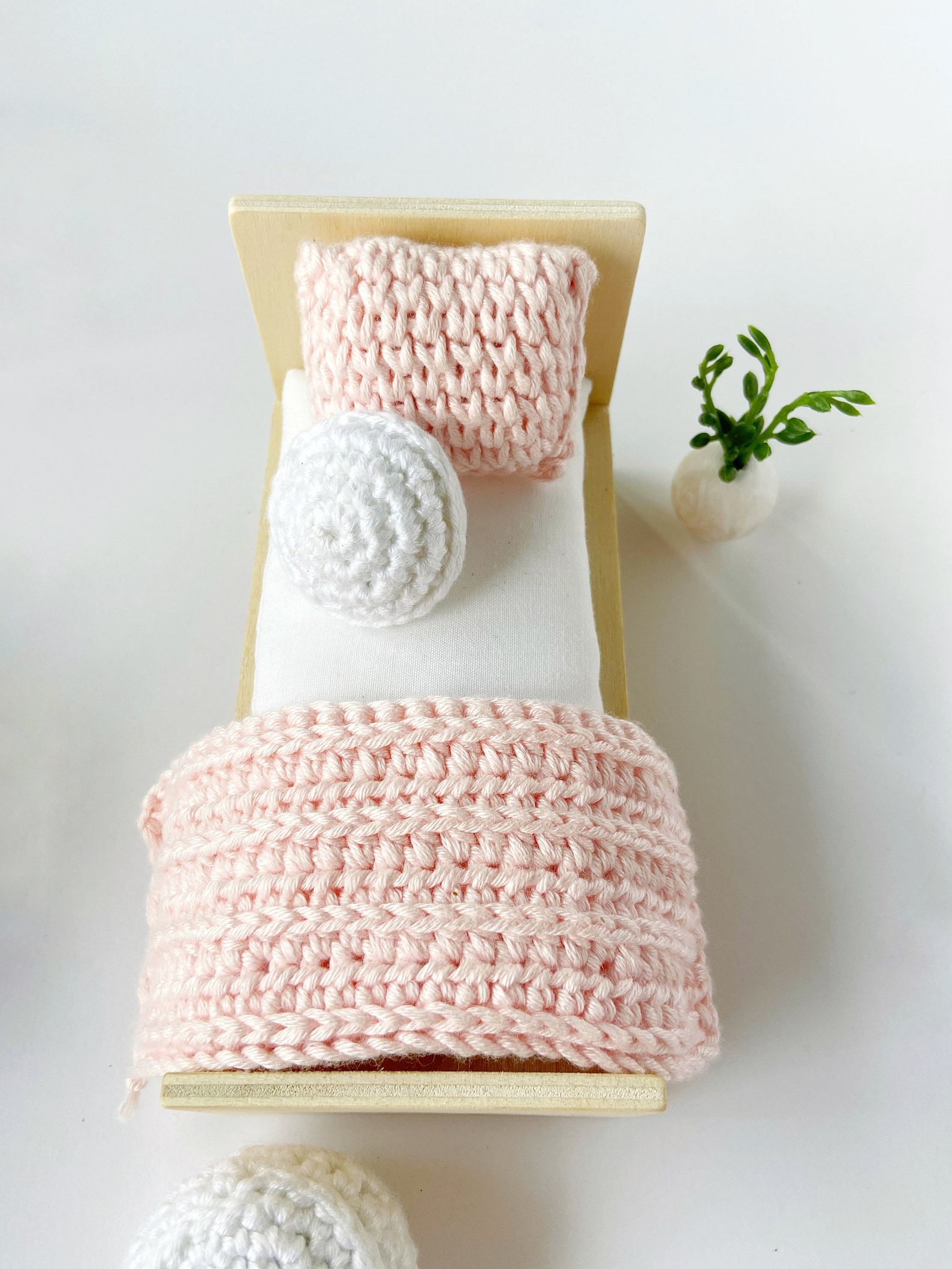 CROCHET Pattern: Modern Miniature Crochet Doll House Accessories ...