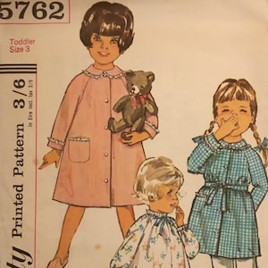 1963 Simplicity Toddlers Nightgown and Robe Sewing Pattern No. 5762 ...