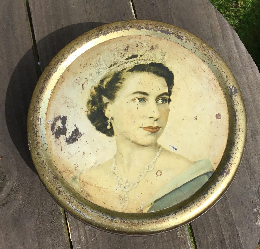 Large Vintage Queen Elizabeth II Commemorative Coronation Tin Box - Etsy