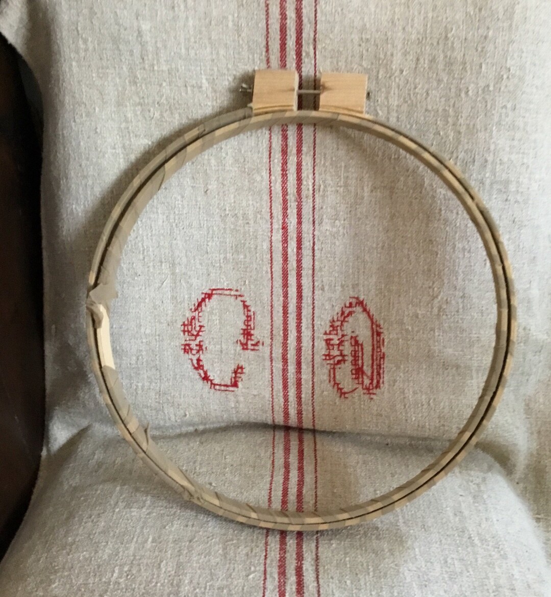Large Circular Embroidery Frame - Etsy