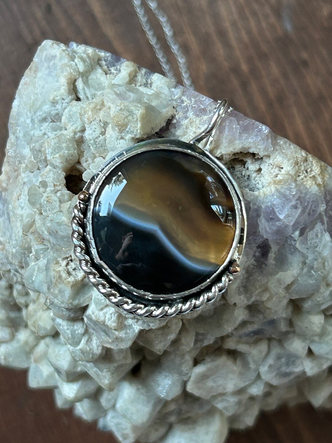 Round Rope Trimmed Tuxedo Agate Necklace - Etsy