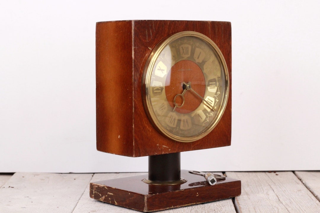 Vintage Mechanical Clock, Vesna Clock With Key, USSR Working Clock Desk ...