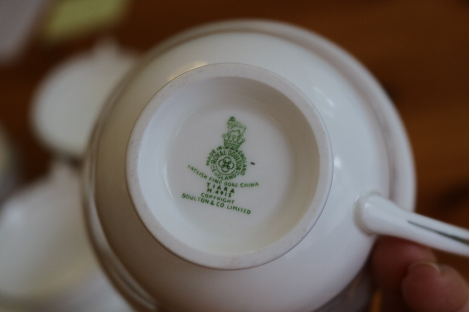 NEVER USED - Lots of 8 Tea Cups and 8 Saucers Royal Doulton "tiara ...