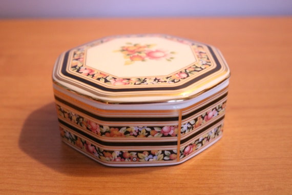 Octagonal Box & Lid Clio by WEDGWOOD - Gem