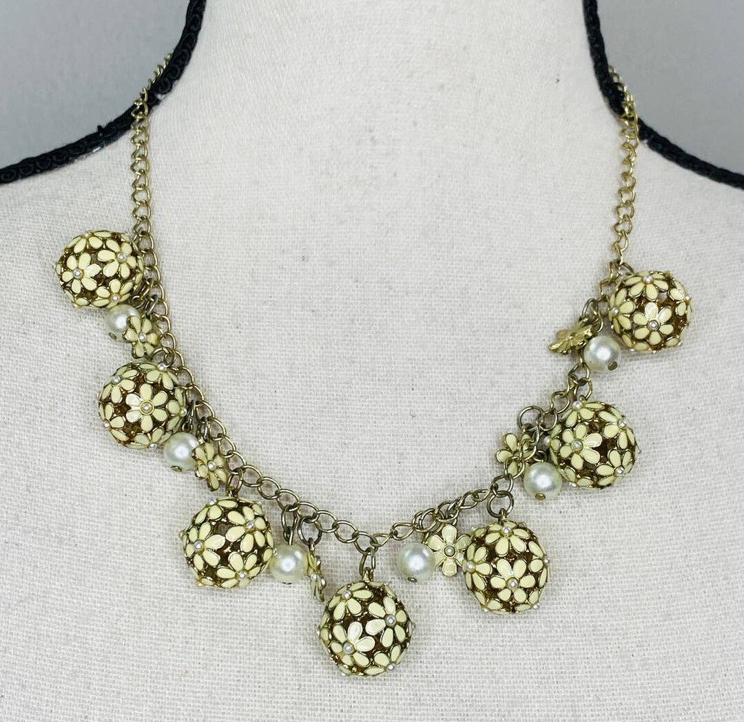 Vintage Daisy Enamel Pearl Statement Necklace Boho Luxe Femme Twee Art ...