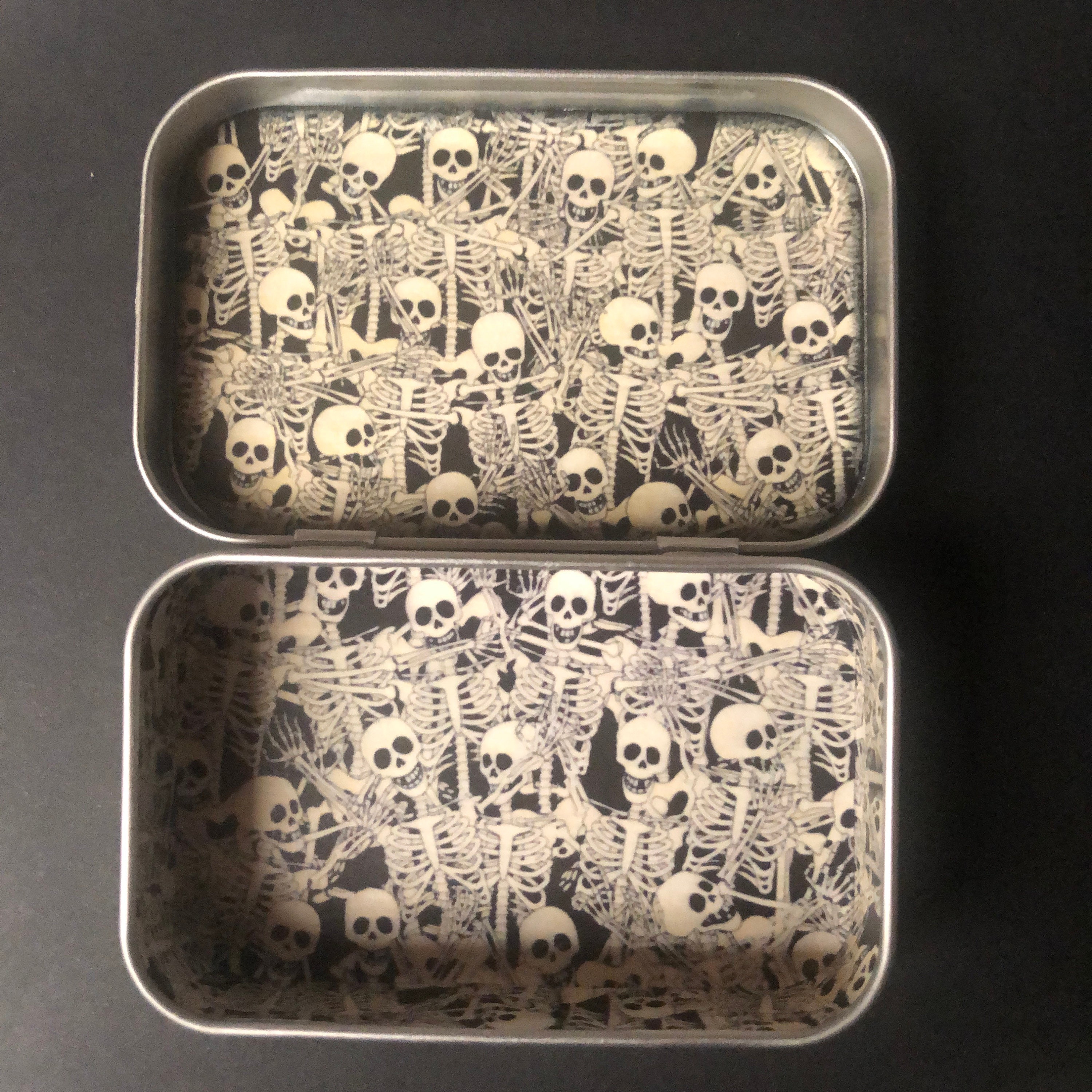 Creepy Halloween Skeleton Altered Altoid Tin - Etsy