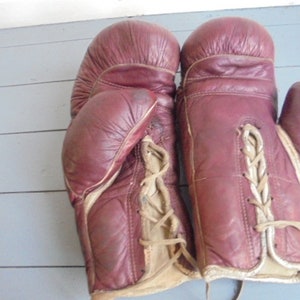 Vintage Leather Boxing Gloves Ca 1930 / Sports Gloves / With Training ...