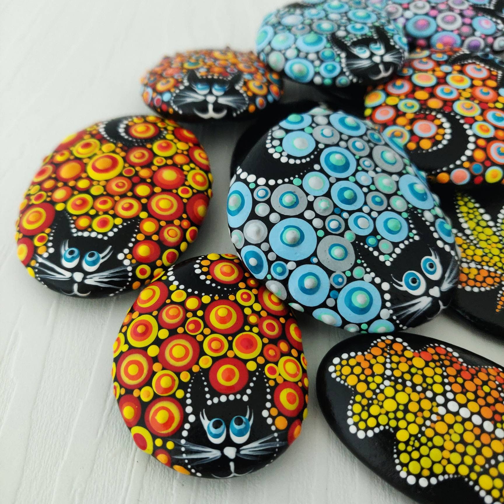 Set of 2 Cats Painted on a Stone, Mamma and a Baby Cat, Fairy Garden ...