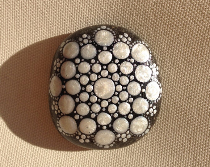 Pearl Dot Art Mandala Painted Stone White Pearl Gift Decoration Painted ...