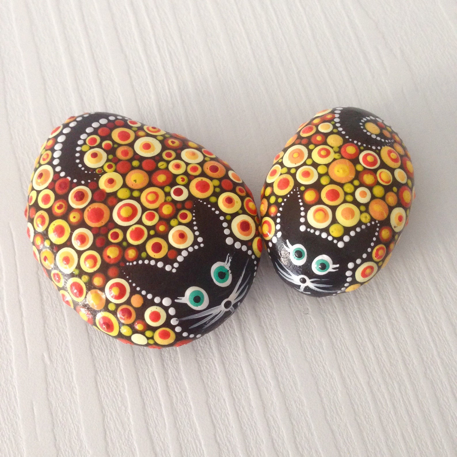 Set of 2 Cats Painted on a Stone, Mamma and a Baby Cat, Fairy Garden ...