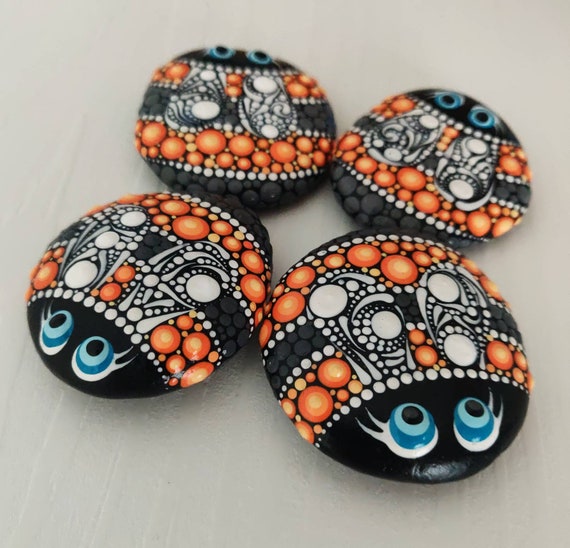 Set of 2 Bees Painted on a Stonebee on a Rock Fairy Garden - Etsy