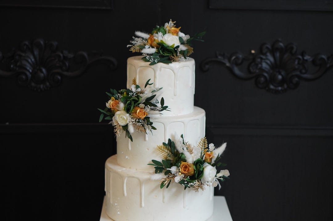 A Set of Three Wedding Cake Topper, Emerald Green, White , Gold Cake ...