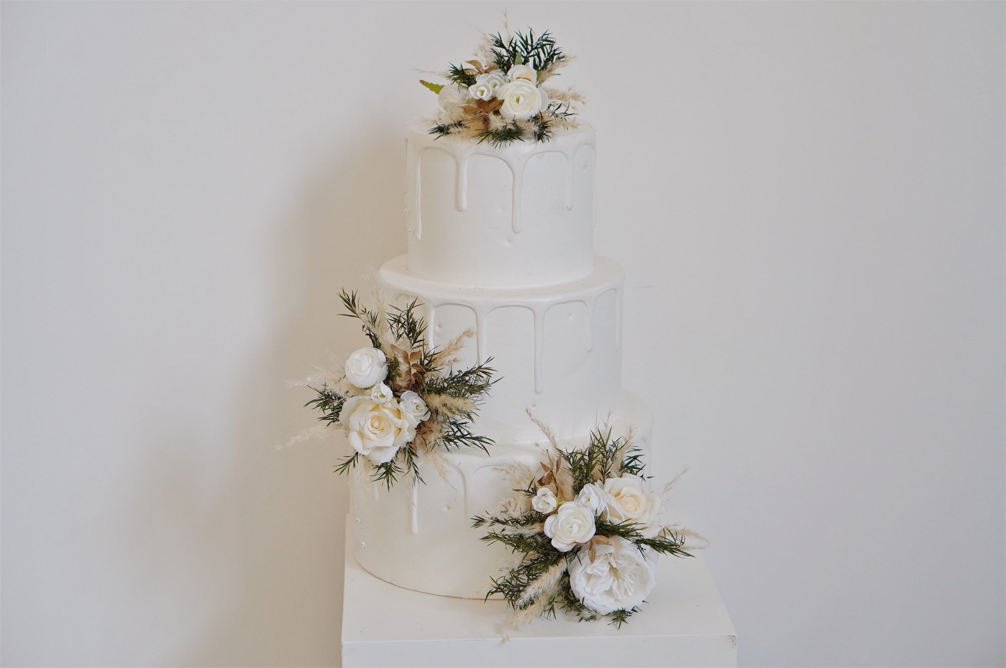 White Floral Wedding Cake Topper Set: Silk Rose & Pampas - Etsy