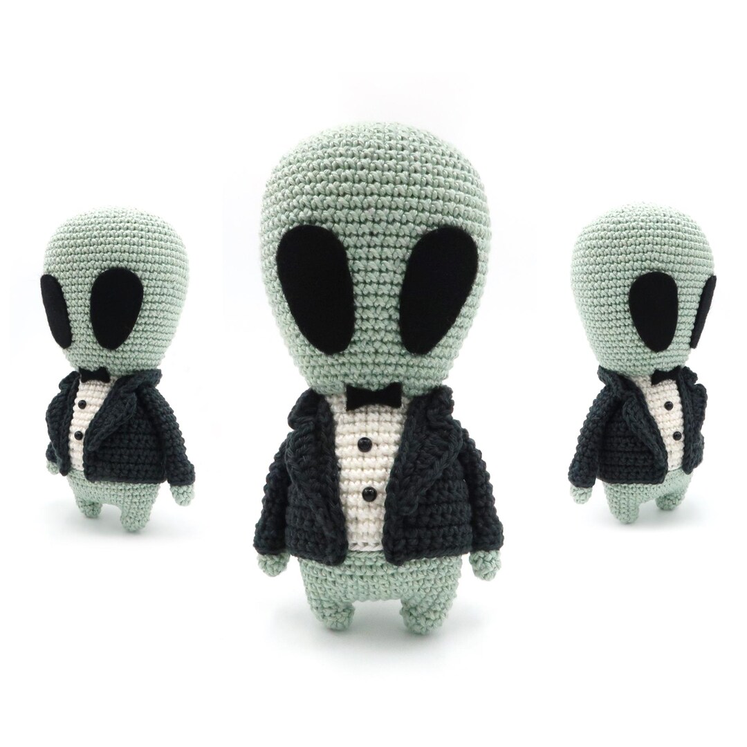 ALIEN in Tuxedo Crochet Pattern - Etsy