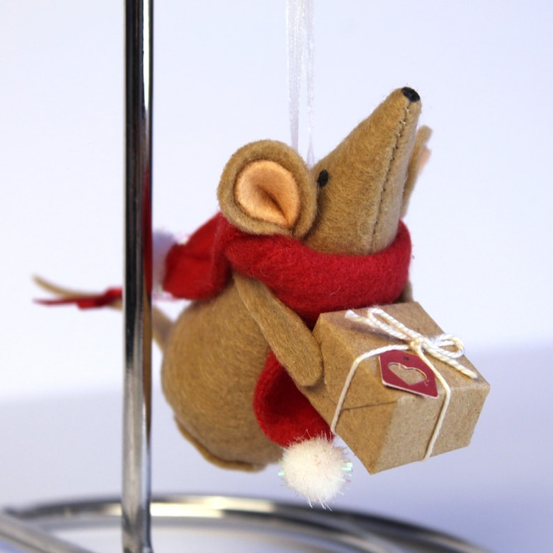 Christmas Gift Giving Mouse - Handmade Felt Ornament - Etsy