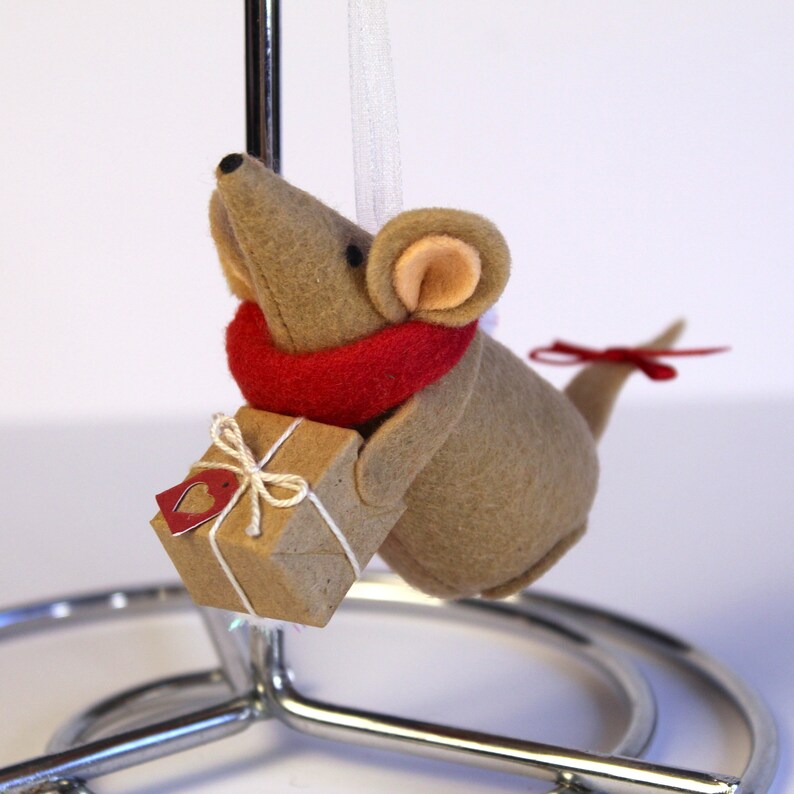 Christmas Gift Giving Mouse - Handmade Felt Ornament - Etsy