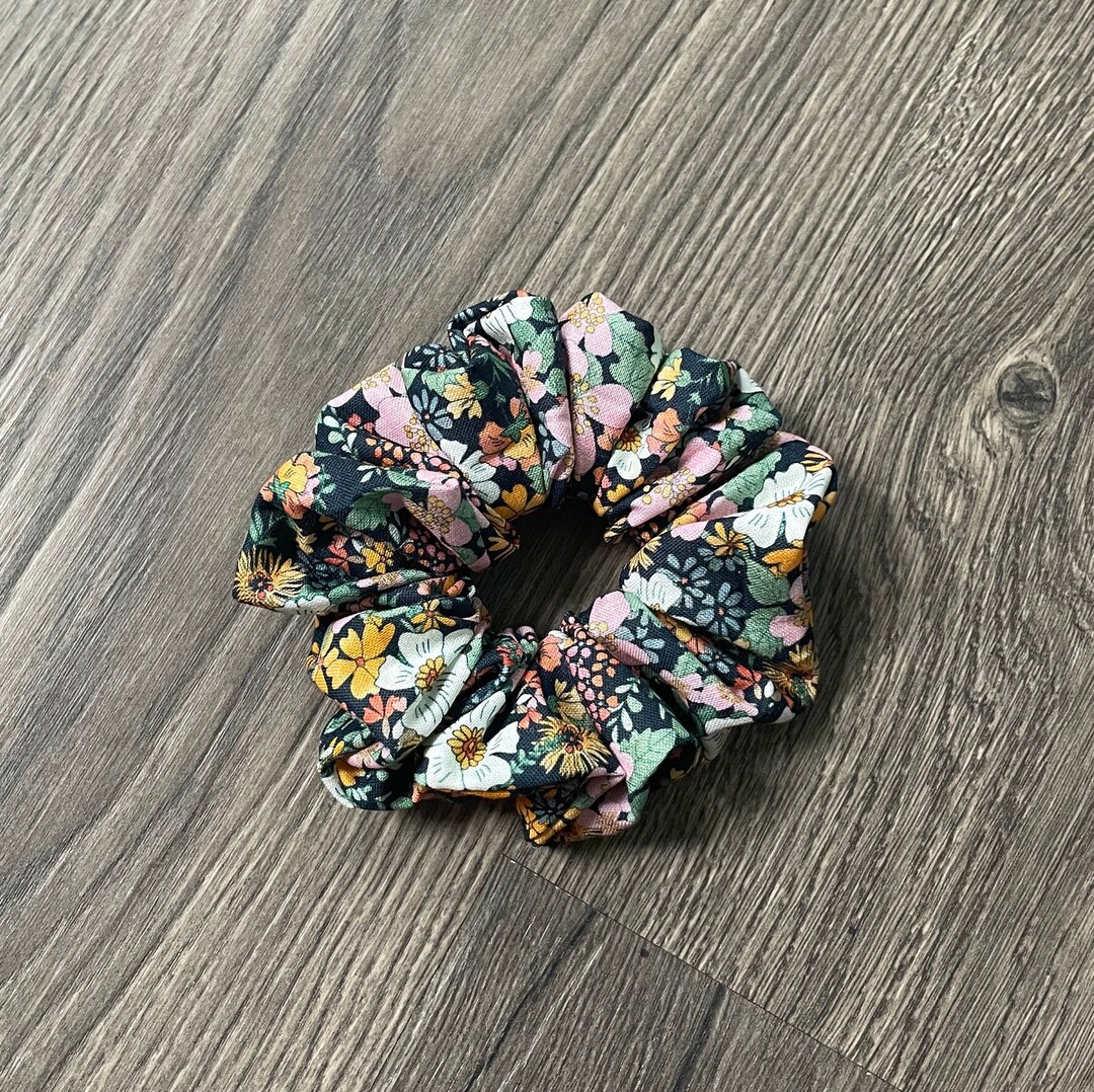 Vintage Floral Scrunchie | 70’s Floral Fabric Vibe Flower Scrunchie ...
