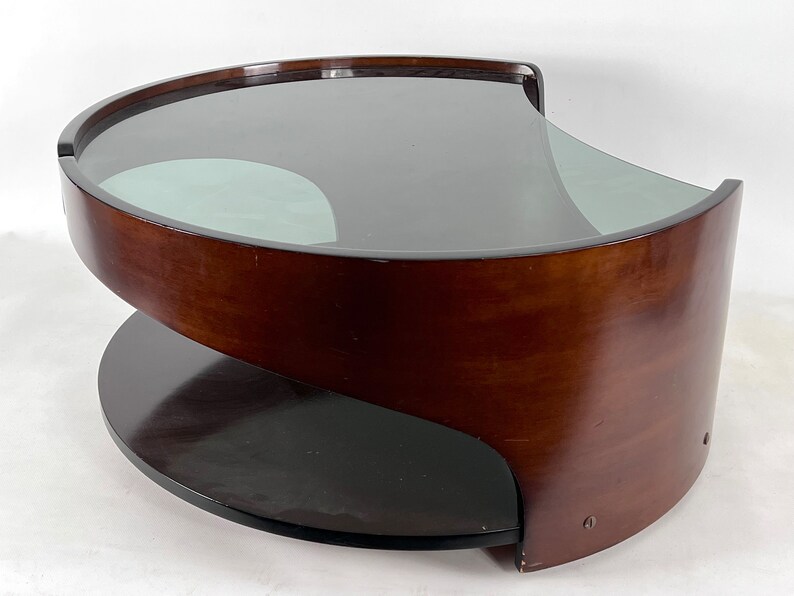 Mid-century Modern Wood Round Coffee Table in Gio Colombo Style. Italy ...