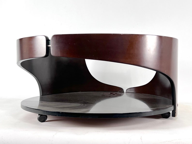 Mid-century Modern Wood Round Coffee Table in Gio Colombo Style. Italy ...
