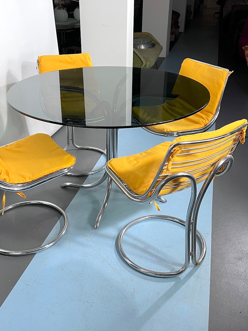 Vintage Space Age Dinner Table and Four Chairs in the Manner of Gastone ...