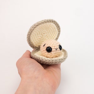 PATTERN: Low Sew Cleo the Clam Pattern - Amigurumi Clam Pattern ...
