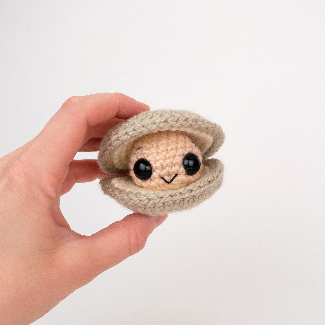 PATTERN: Low Sew Cleo the Clam Pattern - Amigurumi Clam Pattern ...
