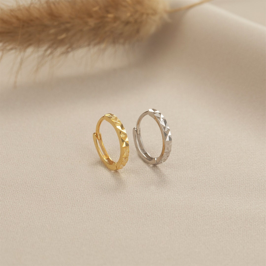 Diamond-cut Hoop Earring Gold or Silver Pyramid Huggie Hoop Earrings ...