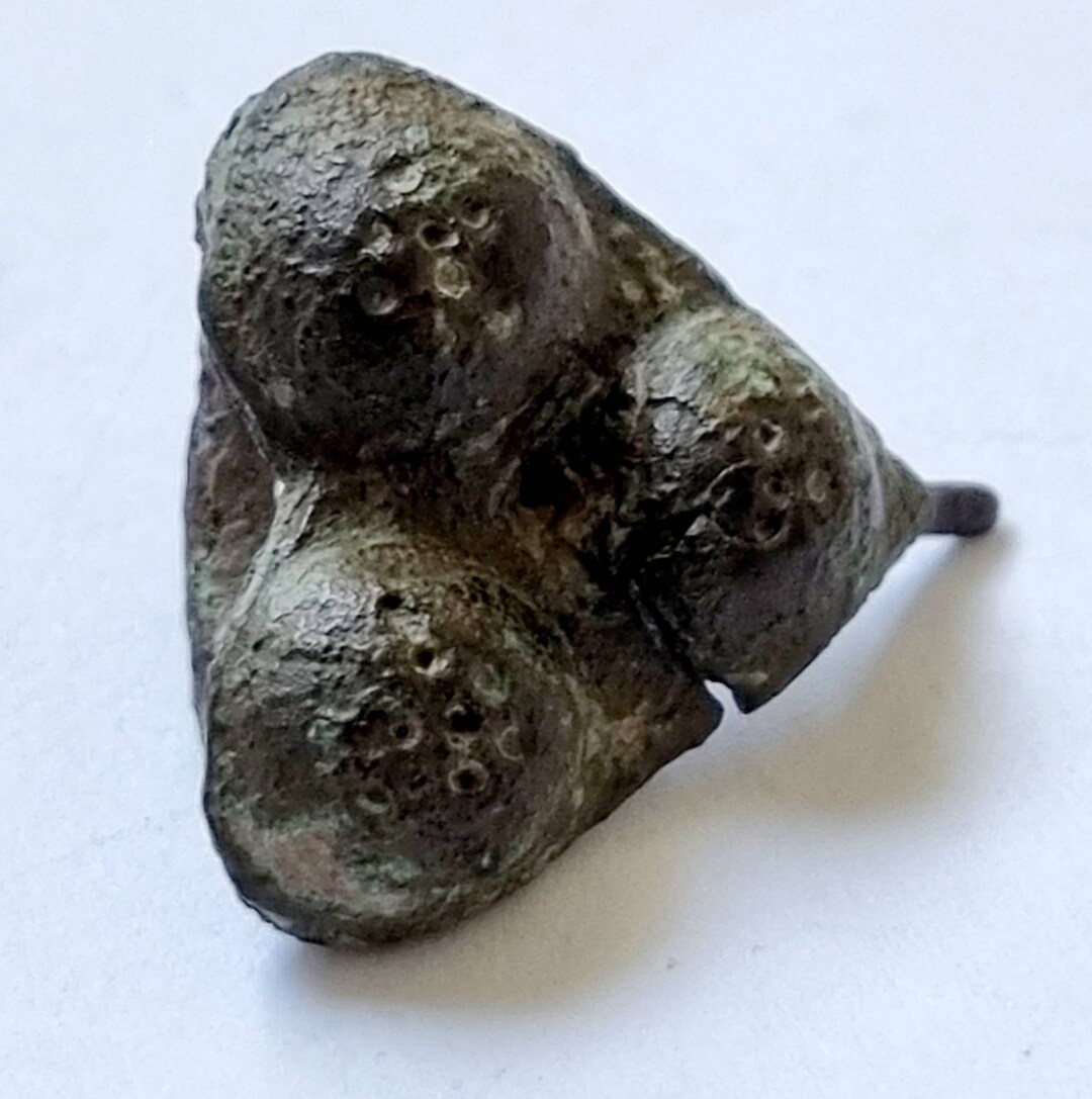 Copper Alloy Trilobe Tudor Clothing Hook Fastener Circa 16th Century AD ...