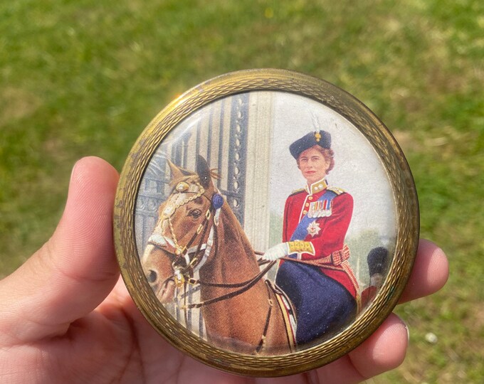 RARE 1950s Queen Elizabeth II Stratton Compact - Etsy