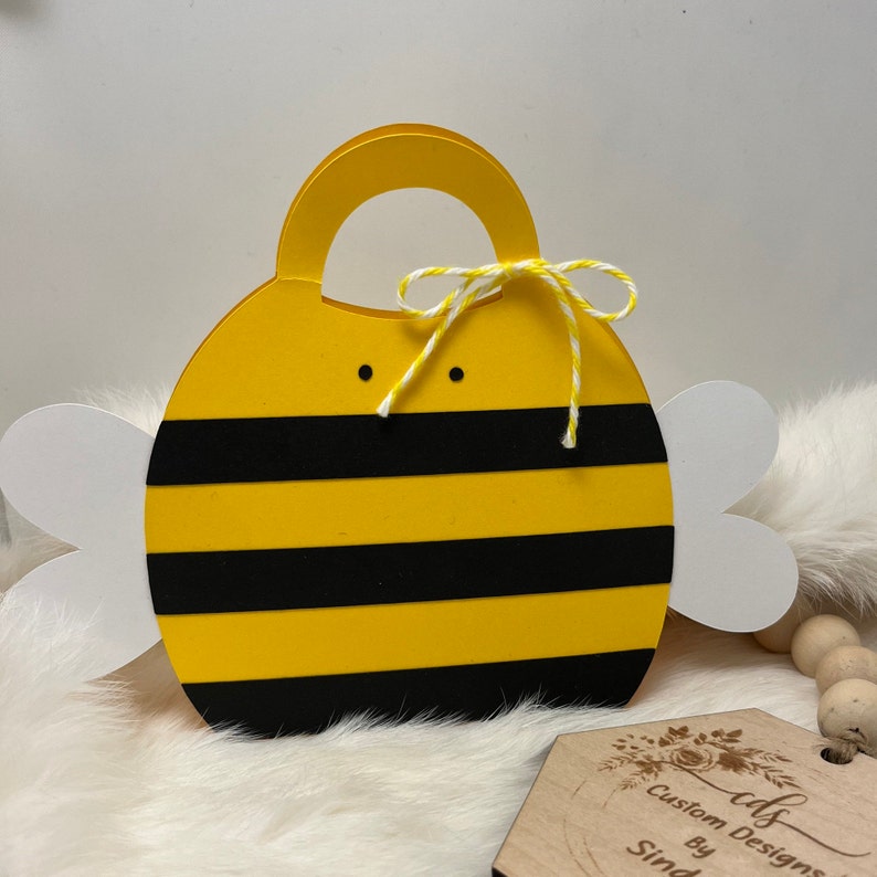 Bee Treat Bag/ Bee Purse Bag/ Bee Theme / Mommy to Bee/ Bumble | Etsy