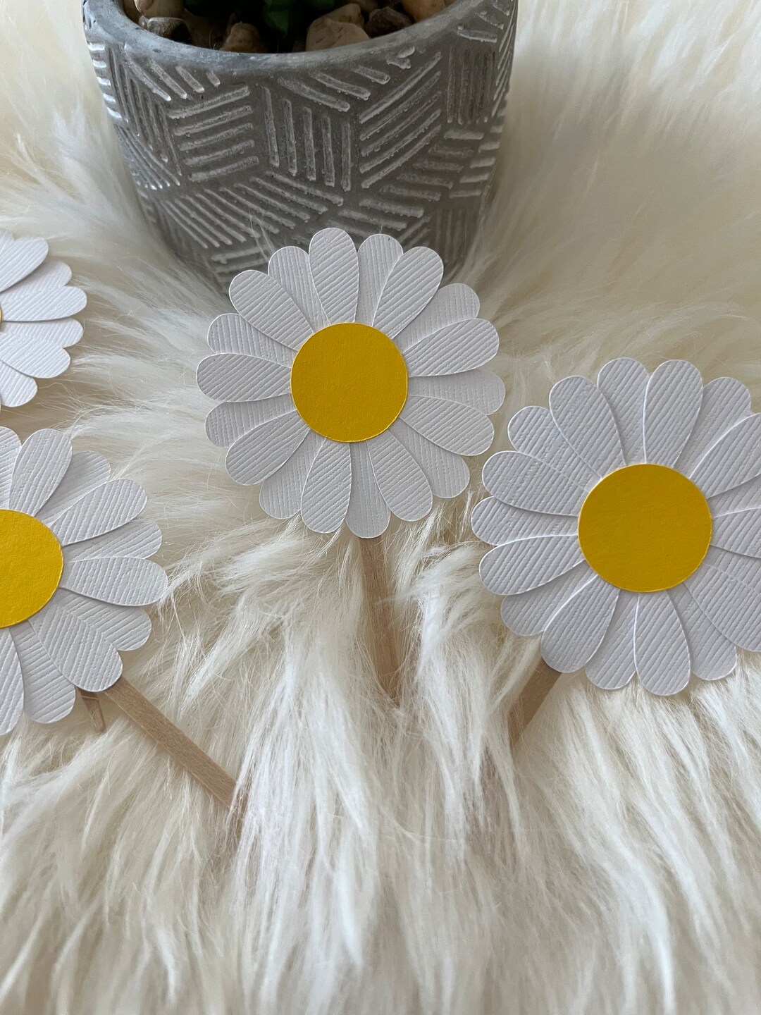 Daisy Cupcake Topper/ Daisy/ Daisy Theme Party/ 1st Birthday/ Mommy to ...